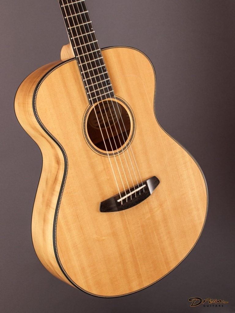 2019 Breedlove Oregon Concert, Myrtlewood/Sitka Spruce - Dream Guitars
