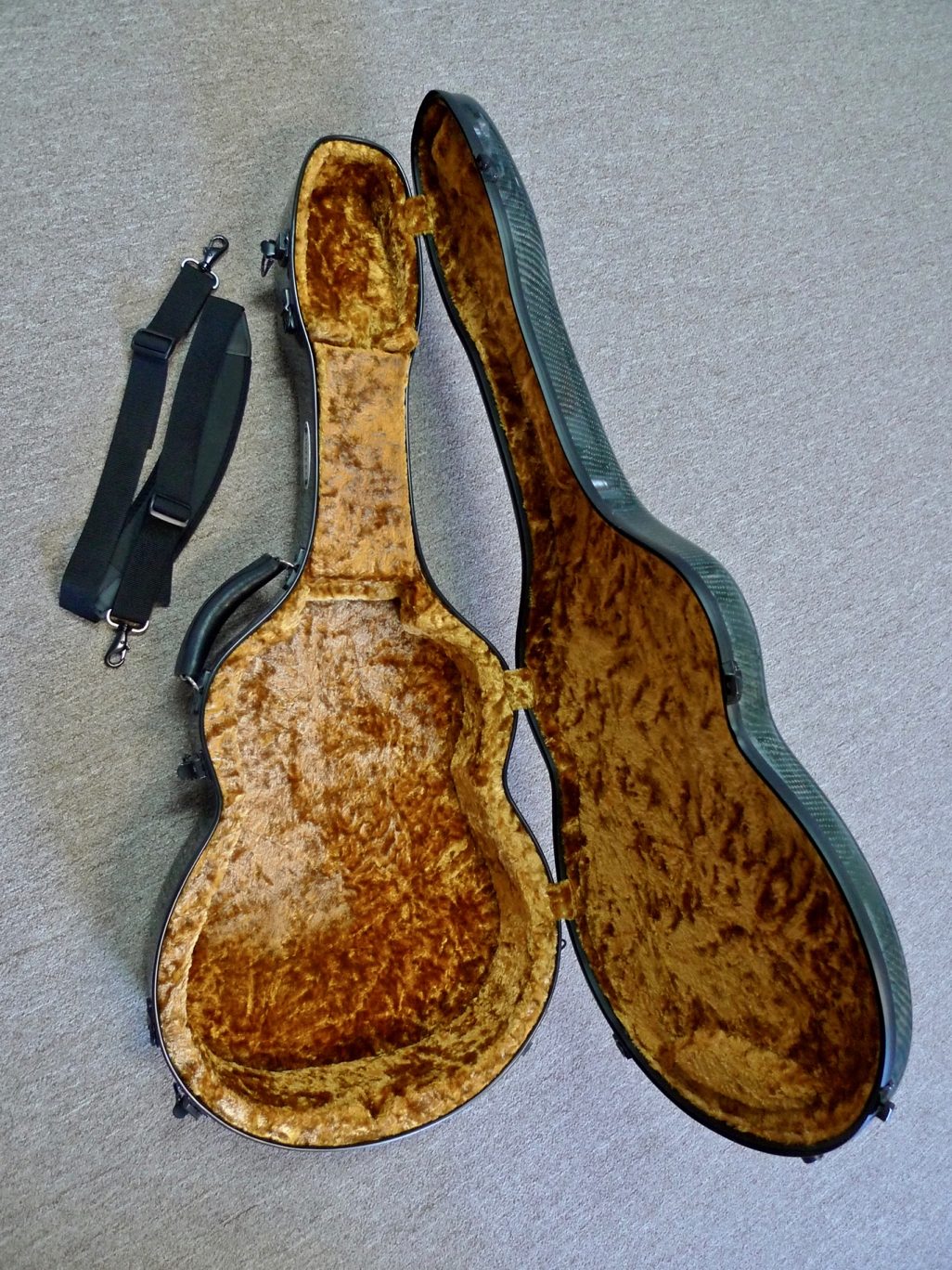 Hoffee Deluxe Carbon Fiber Case, Dreadnought, Green/Gold, Includes ...