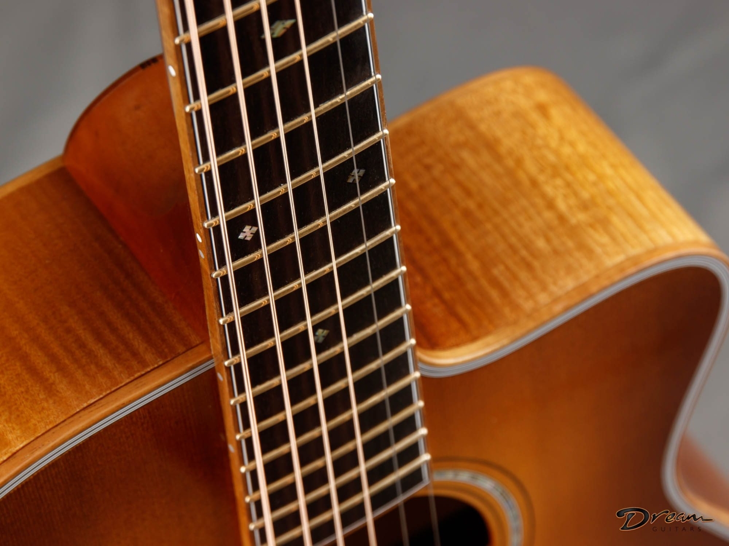 Brand New Robson Luthiers For A Cause OM, Maple/Sitka - Dream Guitars