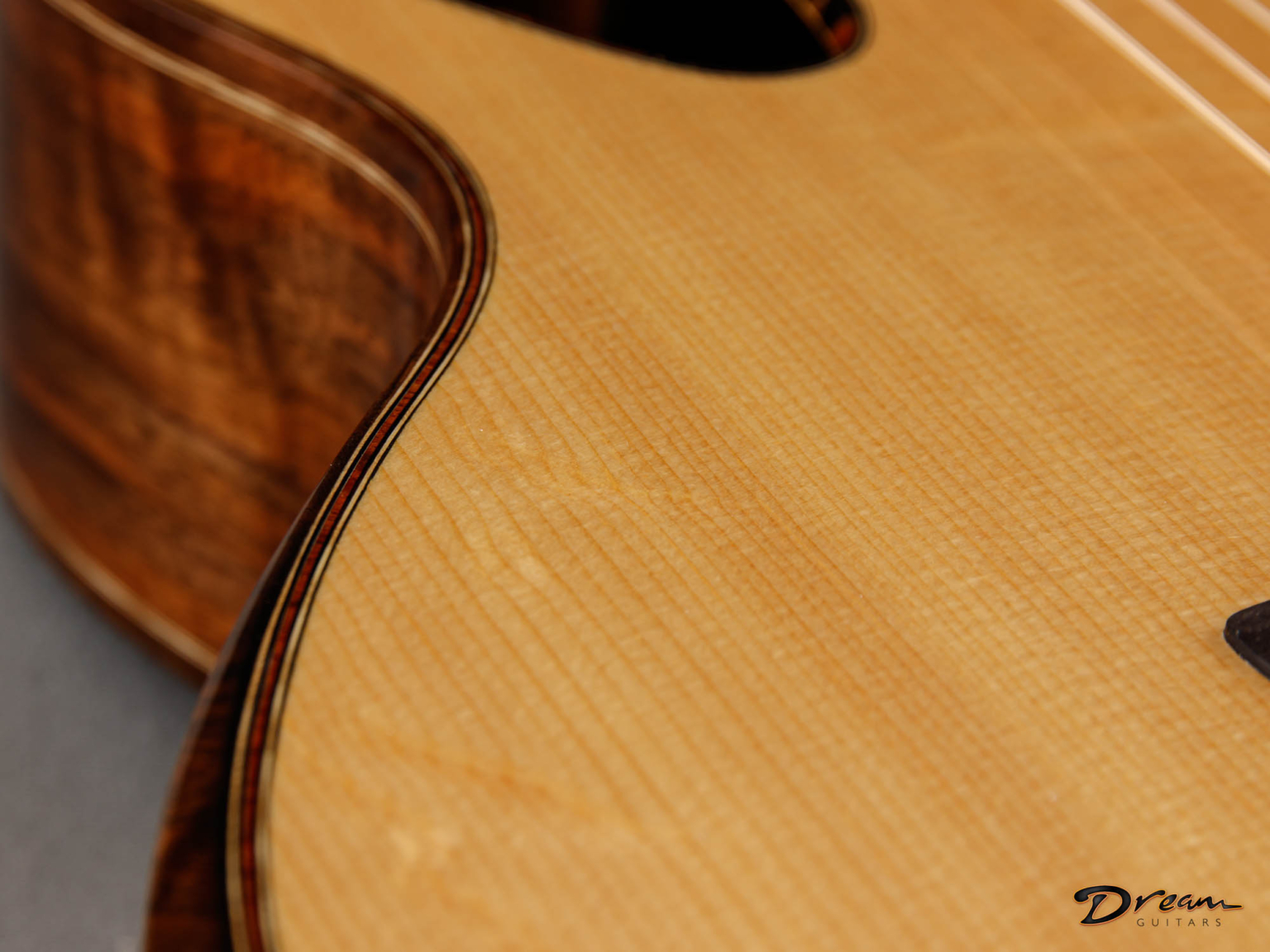 2016 Pederson EVA-UM, Walnut/Sitka Spruce - Dream Guitars